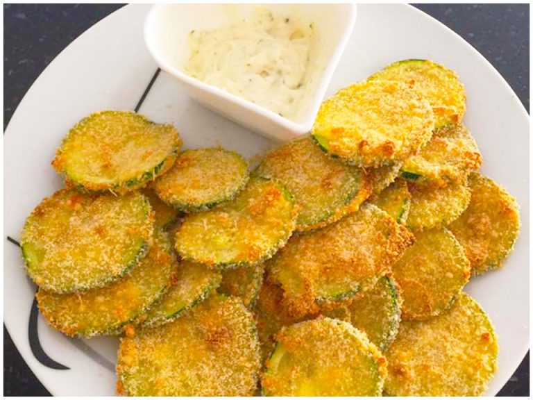 Low-Carb-Snackidee: Zucchini Chips mit würzigem Parmesan und Kokos ...